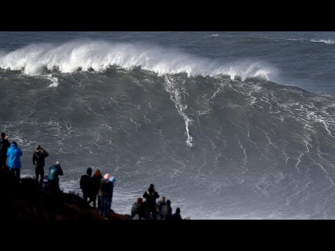 Nazaré in Portugal - Ritt auf der Riesenwelle