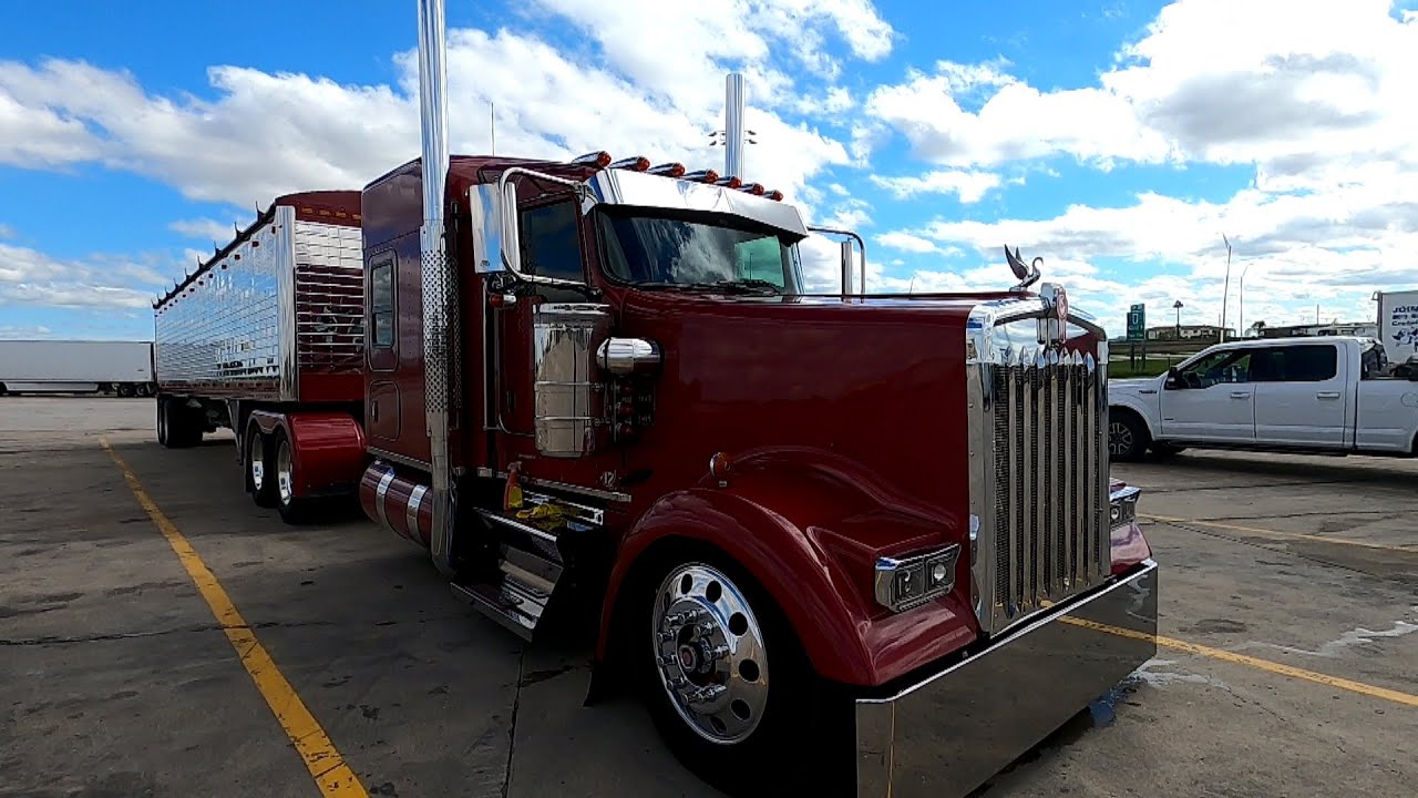 AMAZING Red Kenworth W900 At Iowa 80 Truck Stop - YouTube