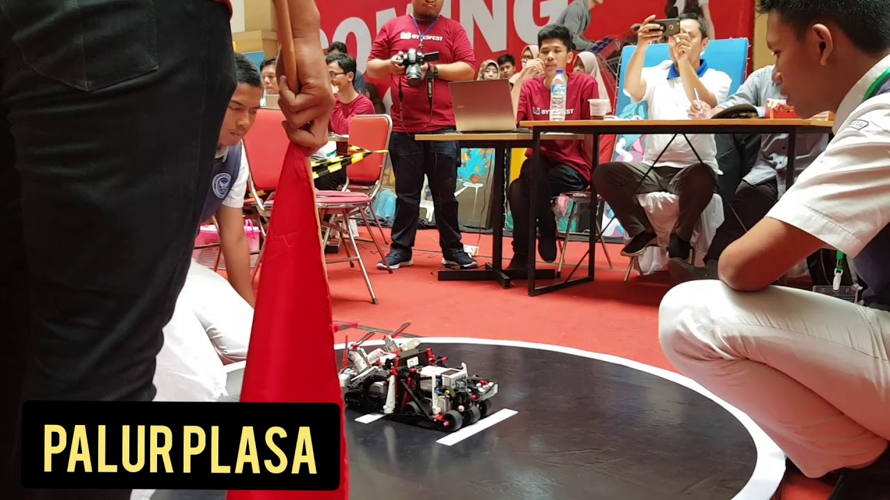 SUMO ROBOT COMPETITION , ROBOT WAR - YouTube