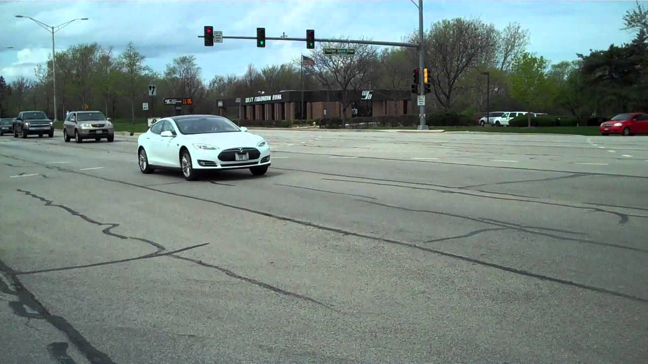 Fast Tesla S take off - YouTube