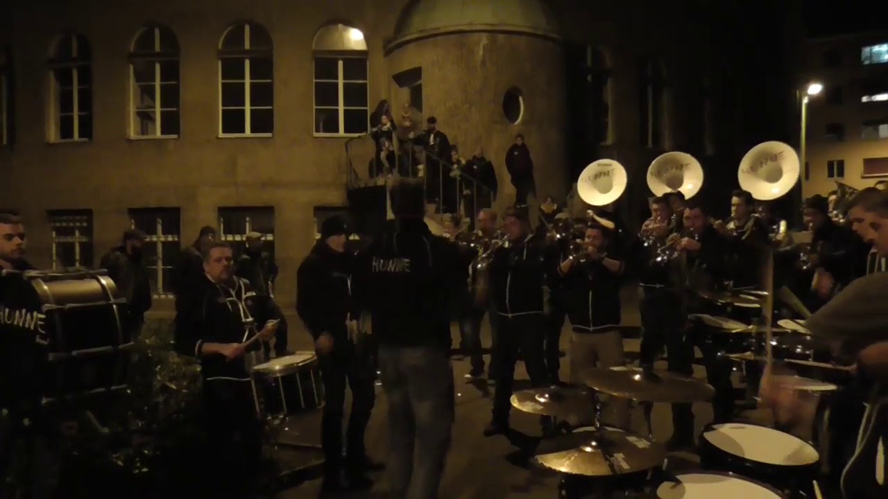 Guggemuusig Hunne Basel @ Kei Fasnacht Platzkonzert (04.03.2020) - YouTube