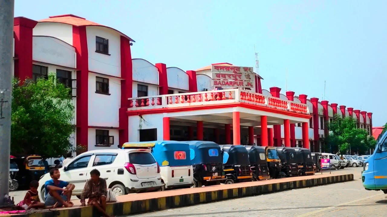 Badarpur junction 📍.... travelling vlogs ️ go to Badarpur 🌹 Humsafar ...