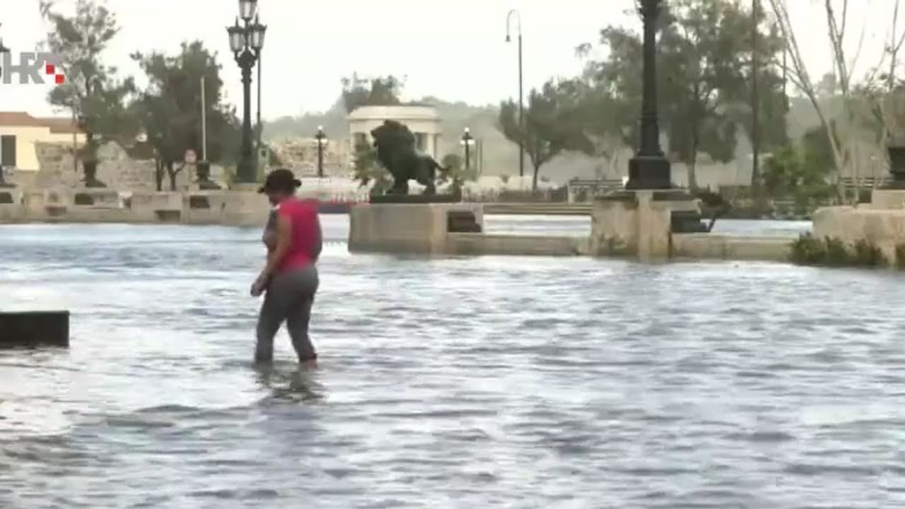Storm waves caused flooding in Havana, Cuba (Dec 21, 2018) - YouTube