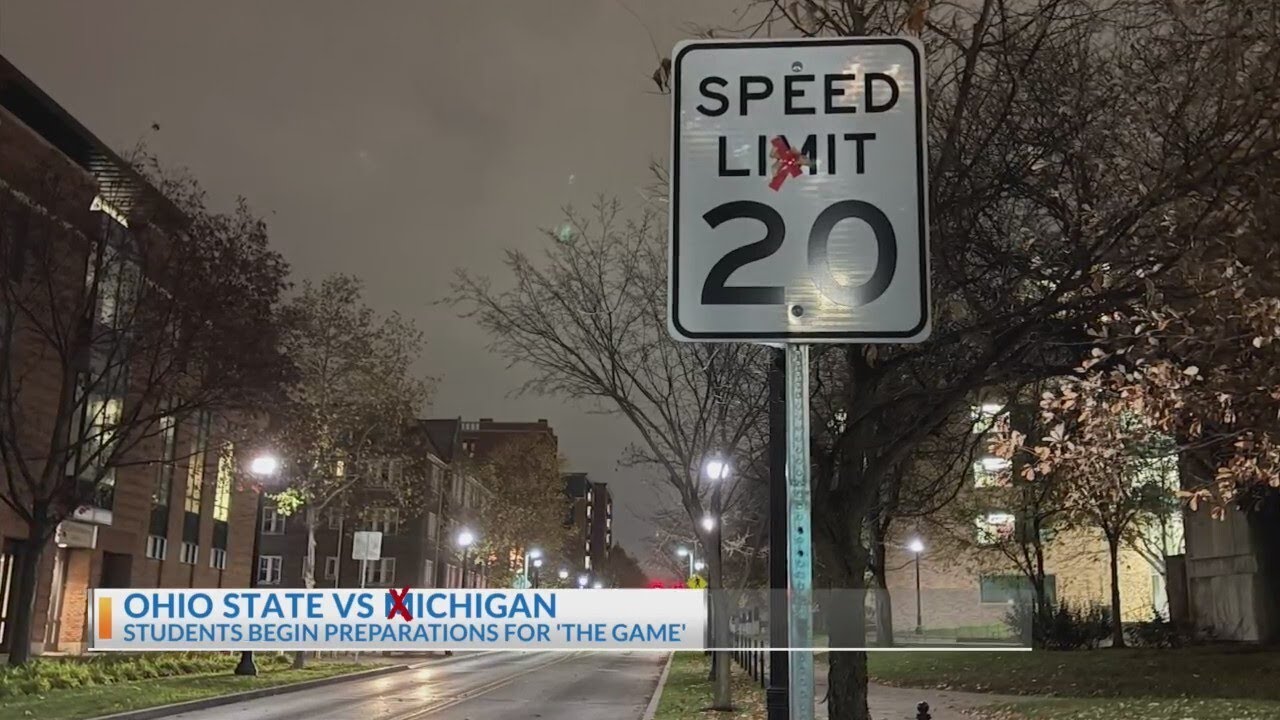 Ohio State fans cross out M's ahead of Michigan game - YouTube