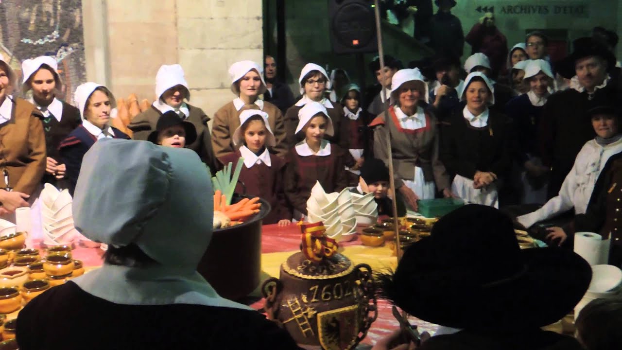 Fête de l'Escalade Genève 2014 - Bris de la Marmite. - YouTube