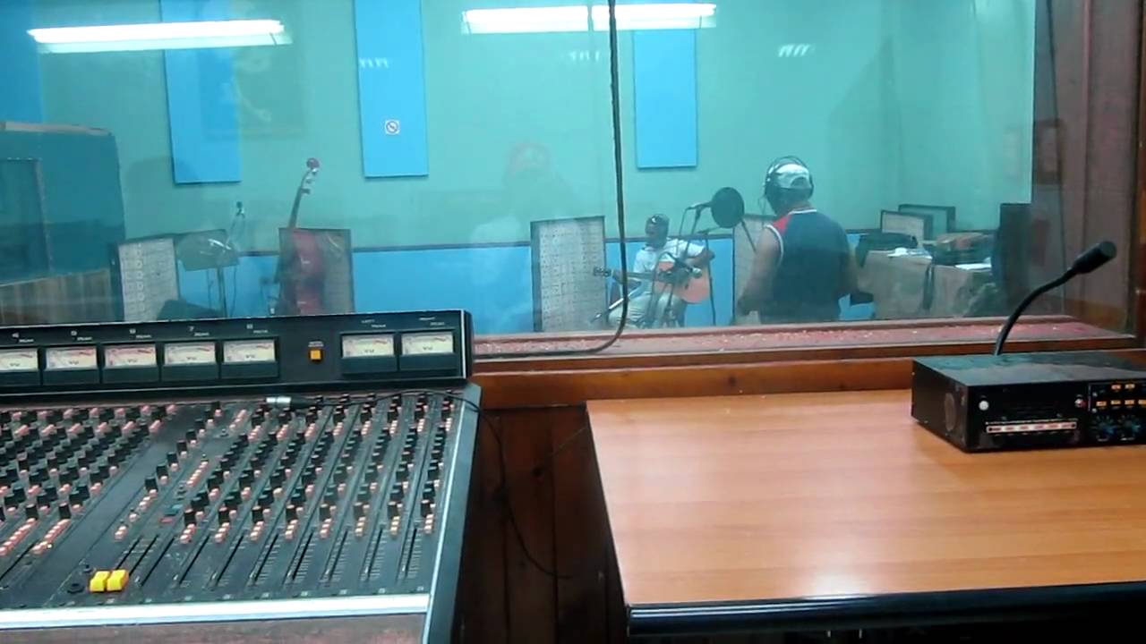 SONEROS DE FE Grabando en Cuba,estudio de grabación-Radio Progreso ...