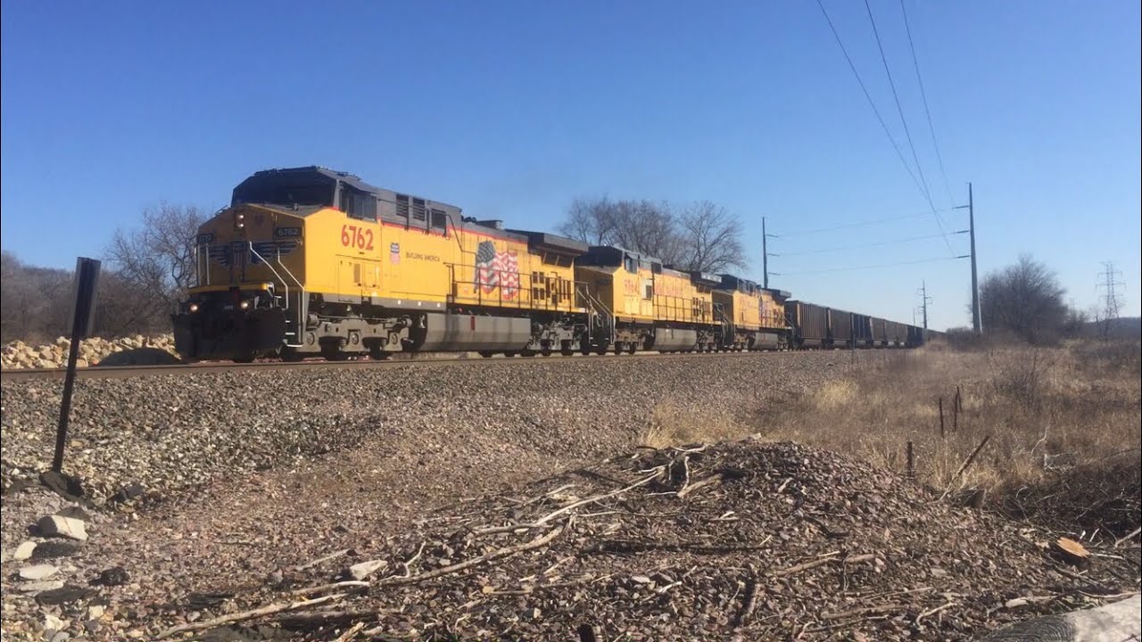 UP 6762 West W/ Dash 9!! - YouTube