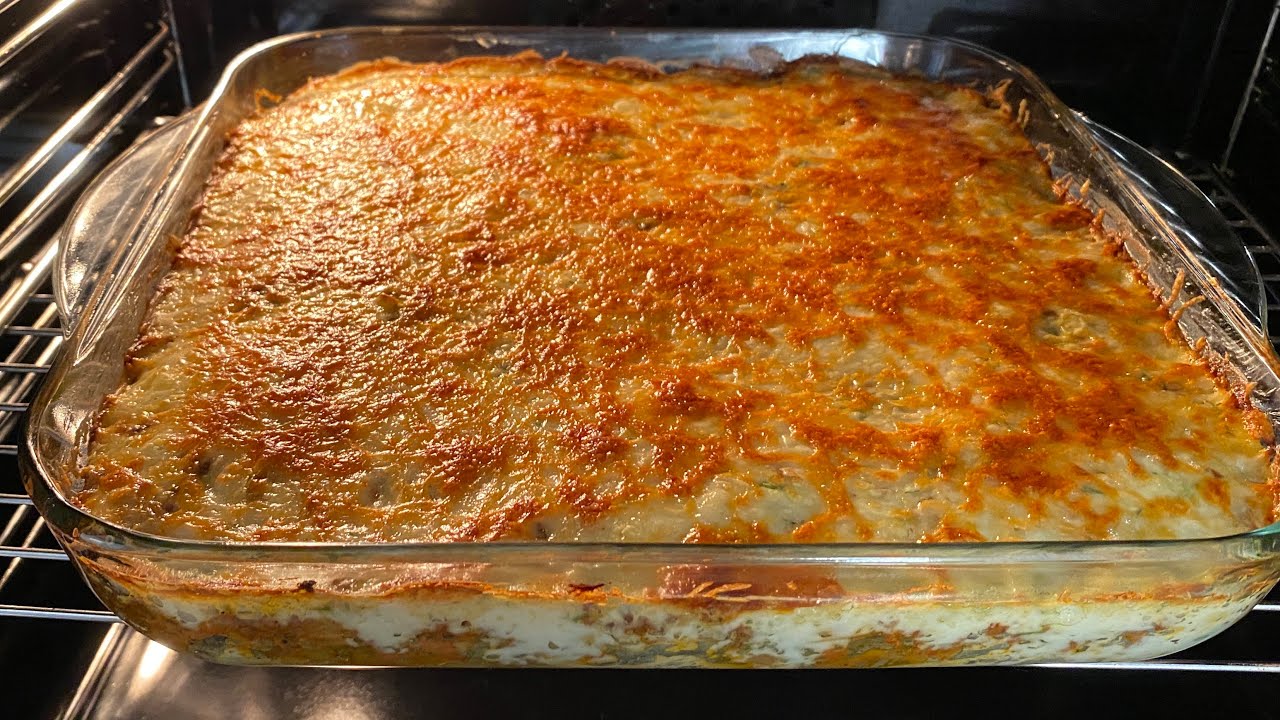 Lulelaker me patate dhe mish te bluare ne furre!You must try this ...