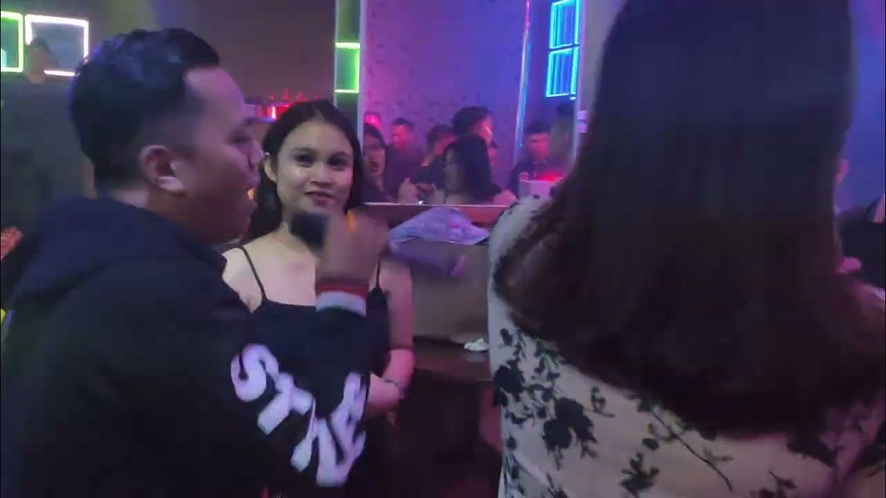 Bekikis Bulu Betis (Live At KUMANG PUB,BT7 Kuching) - YouTube