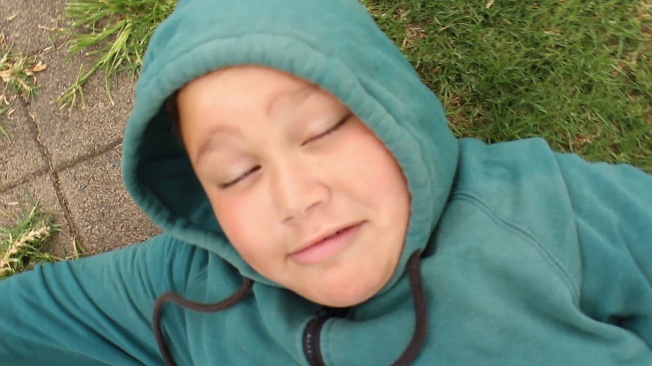 Cringy Kid loves Pikachu - YouTube