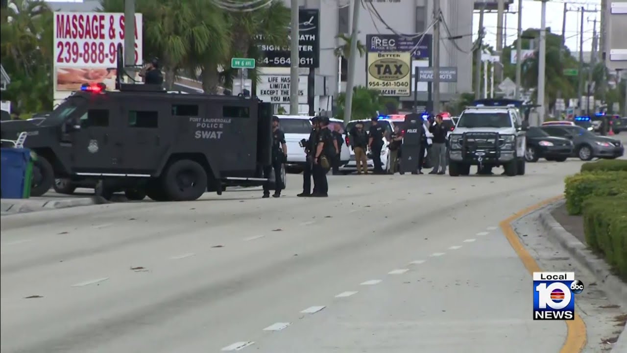 SWAT team surrounds Wilton Manors house - YouTube
