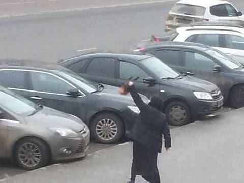 В Москве няня, убившая ребёнка, угрожает подорвать себя у метро ч2