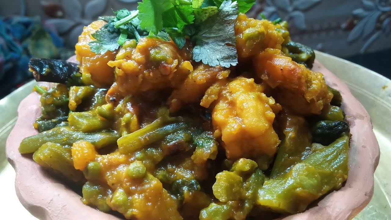 Pui Sak Kumro Chingri Macher Ghonto Recipe। পুঁই সাক কুমড়ো চিংড়ি ...