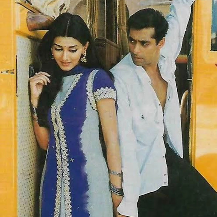 meray chand ko dekhkar chand bhi sharma gaya ️ | salman khan & sonali bendre #shorts #viralreels ...