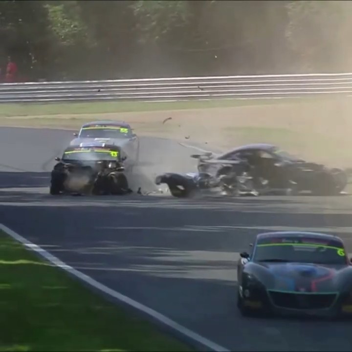 Max Murray & Katrina Ee Huge Crash: Ginetta Junior Brands Hatch 2025 ...