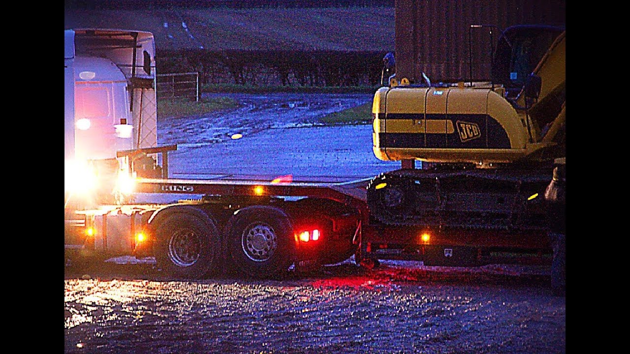 Loading a JCB JS130 Excavator onto a Low Loader - YouTube