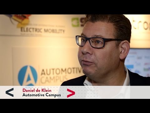 Daniel de Klein van Automotive Campus Helmond legt hun Smart Charging ...