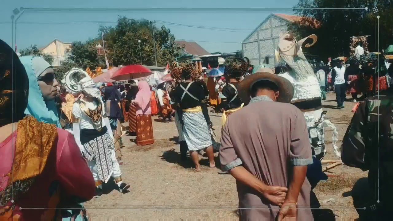 KEUNIKAN & KEMERIAHAN KARNAVAL DI DESA TROSONO - YouTube