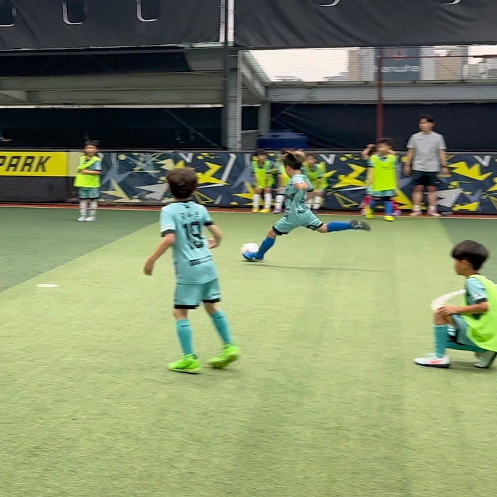 2018년생의 50~52km/h 프리킥. 뭐야 얘 무서워....😱😱 #bornin2018 #유소년축구 #u7 #축구 #프리킥 #tomofc #footballwonderkid ...