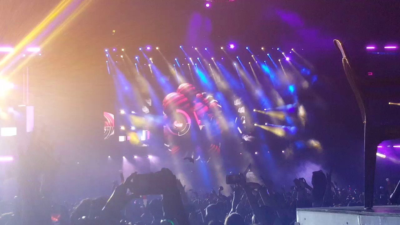 Hardwell - Follow Me @ Ultra Music Festival Korea 2017 - YouTube