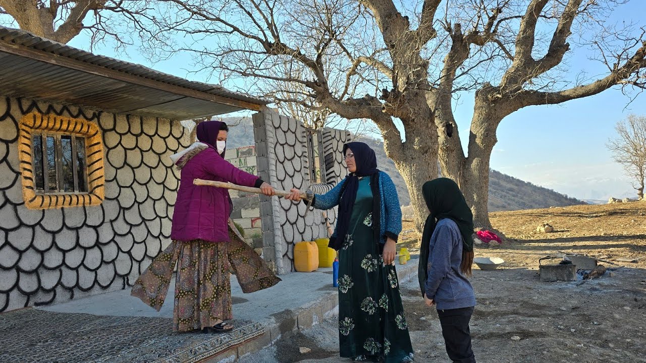 "The help of a good couple, Rasul and Narges, to Sakineh and her child ...