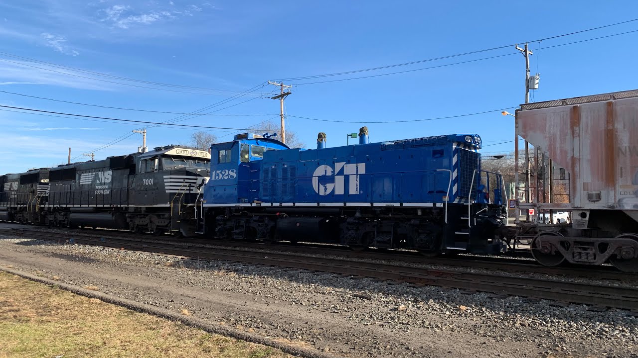 CEFX 1528 Trailing Norfolk Southern Manifest Train Homestead ...