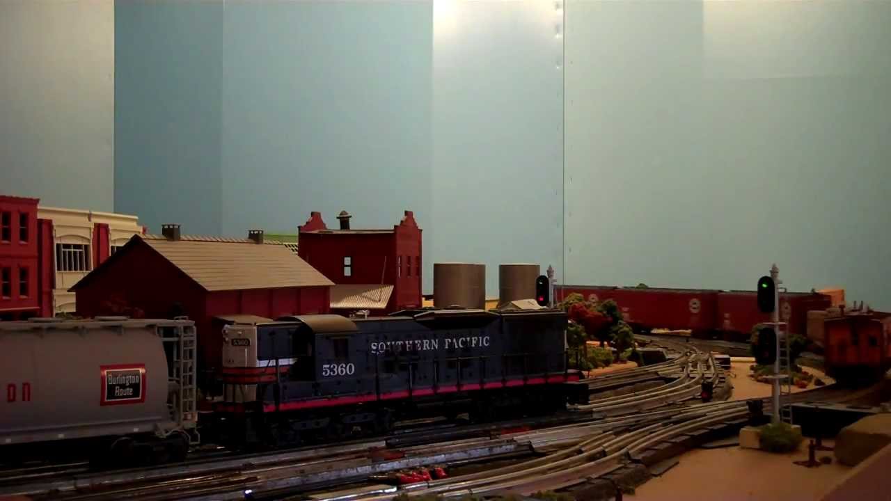 O Gauge 3 Rail Train Layout - Some SP Action! - YouTube
