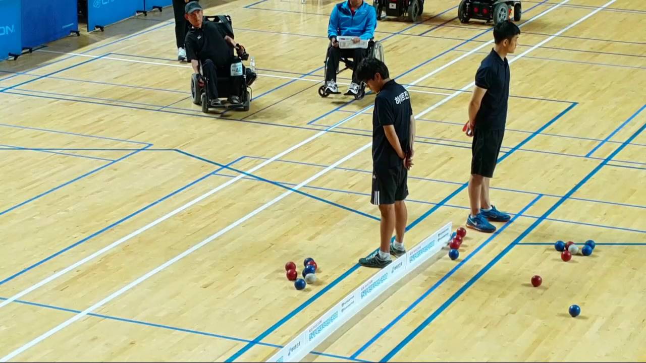 Boccia Roll on Top Shot - YouTube