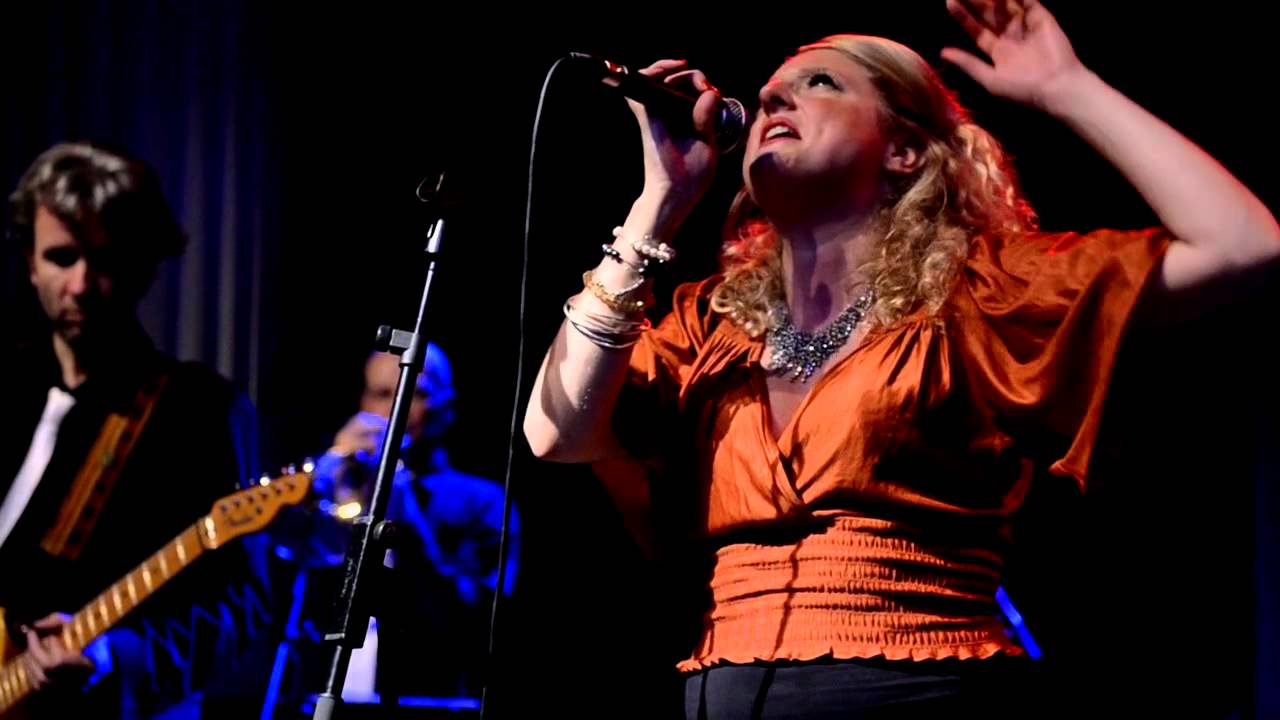 Just Keeps Smoking - Laura Vane & The Vipertones - Live @ Bibelot 2011 ...