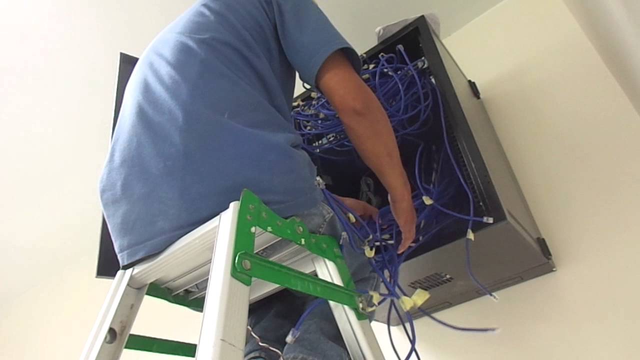 Proses merapikan kabel UTP di dalam Rack - YouTube