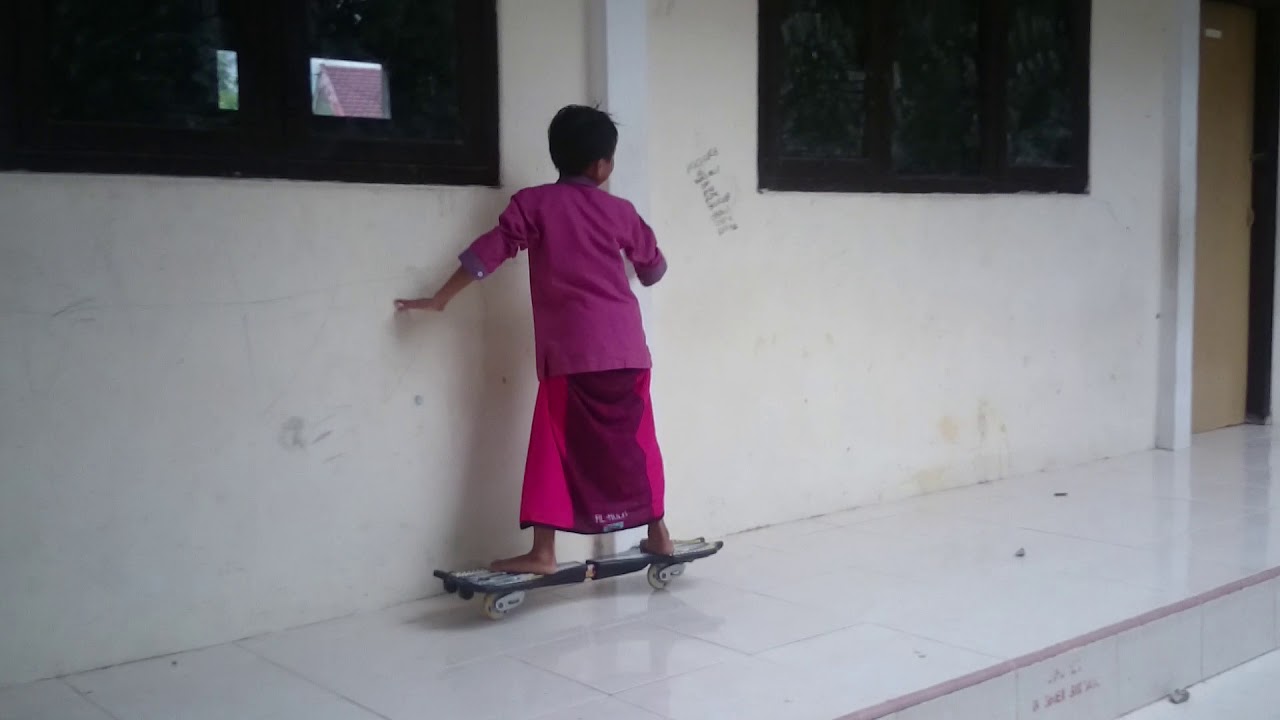 Cara belajar bermain skateboard roda 2 skate wave - YouTube