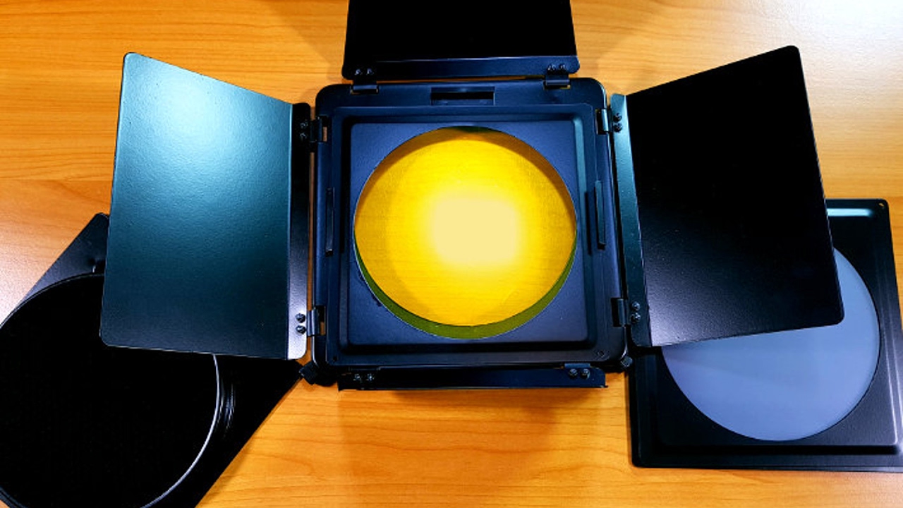 Prezentare sistem de voleti, filtre colorate si grid pentru reflector ...