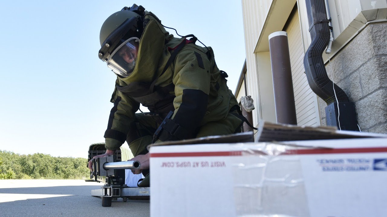 Explosive Ordnance Disposal Specialist (89D) - YouTube