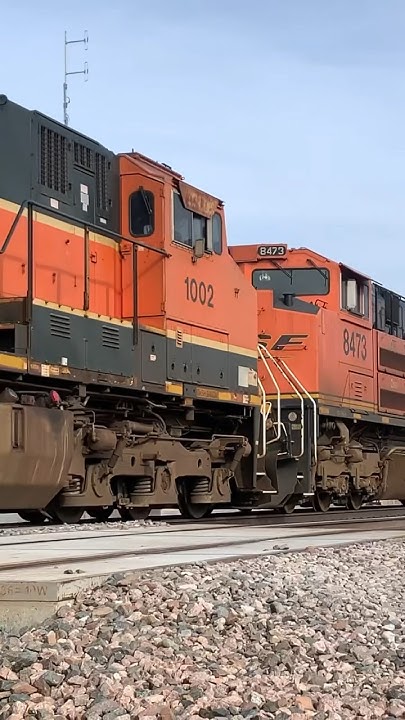 H1 Dash 9 trails on BNSF Grain train!! #train #bnsf #bnsftrains #bnsfrailway - YouTube