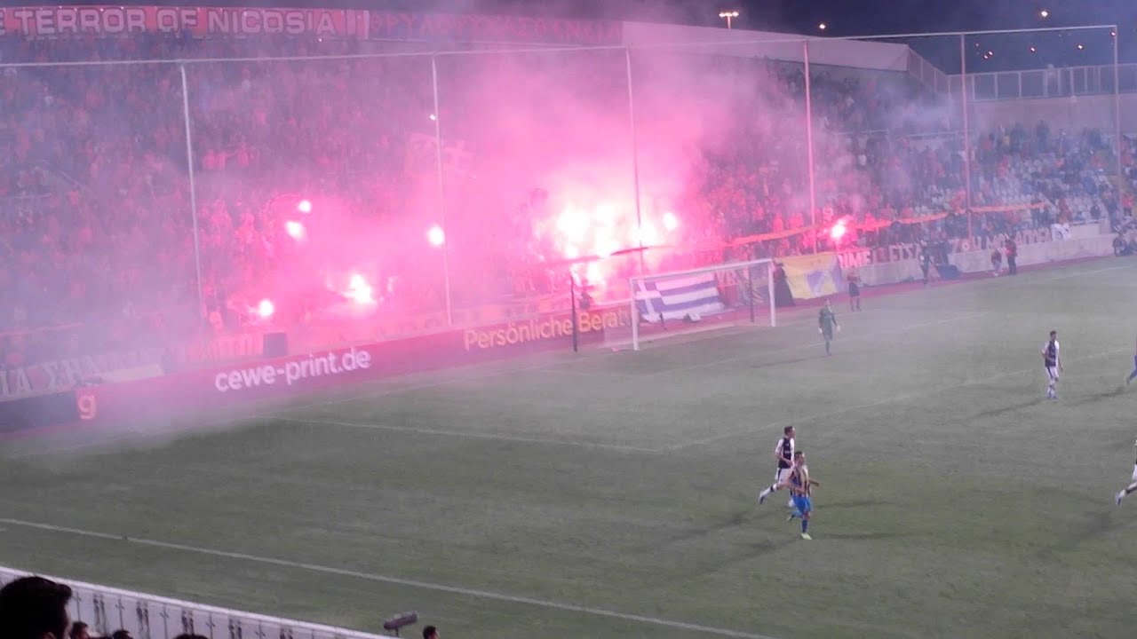 APOEL FC VS EINTRACHT FRANFURT 0-3 AU79 PYRO SHOW - YouTube