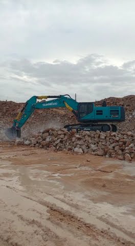 sunward excavator in Saudi arabia crushers - YouTube