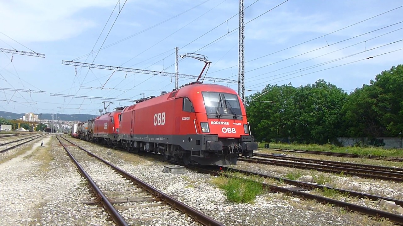 Rail Cargo Carrier с локомотиви 1116 072 и 1116 070 заминава - YouTube