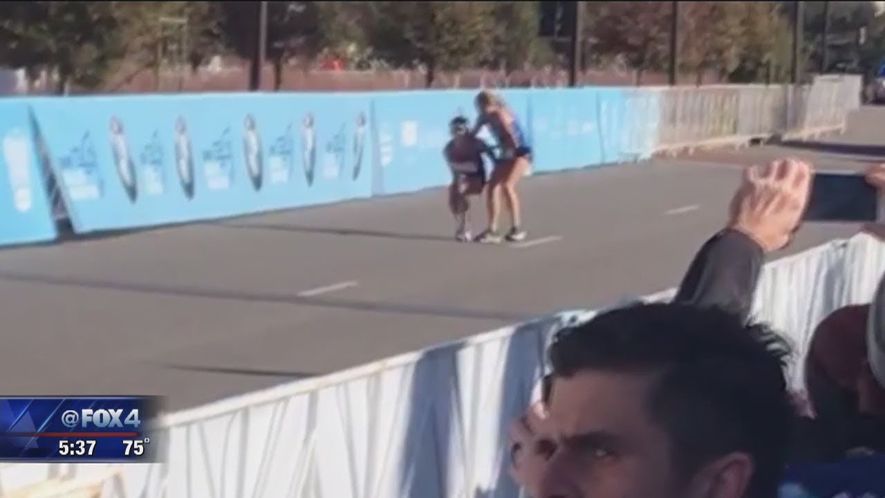 Teen helps struggling Dallas marathon runner win the race - YouTube