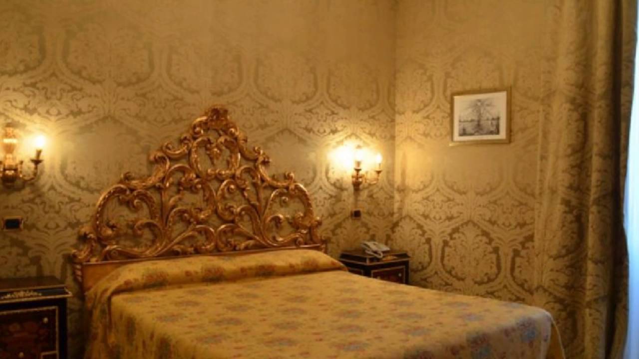 Hotel Des Epoques **** - Rome, Italy - YouTube