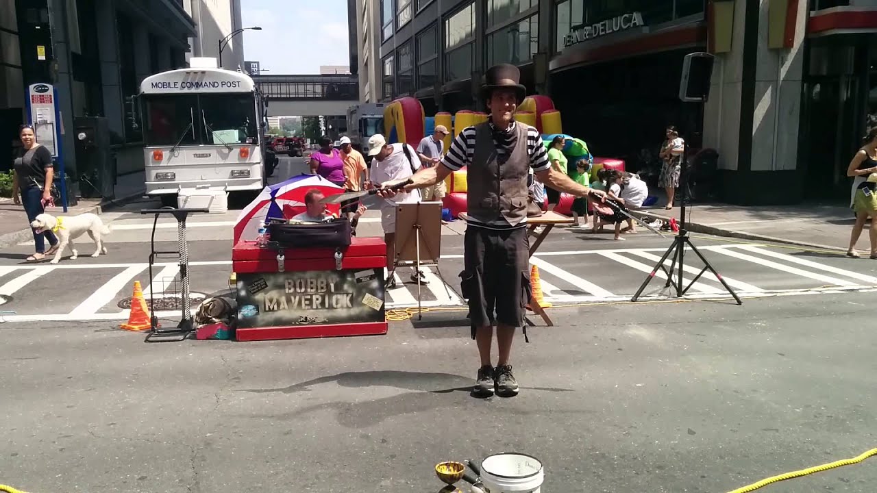 juggling with knives - YouTube