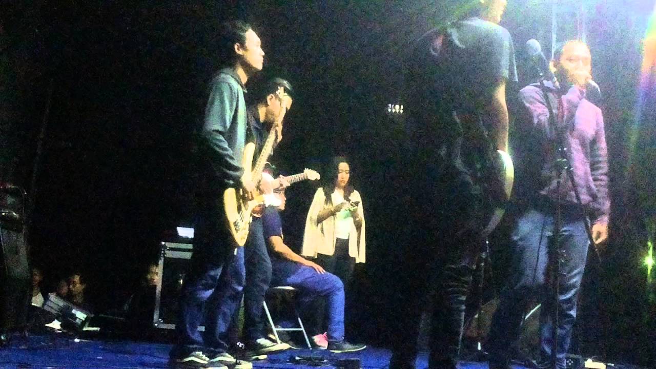philomena band cilegon (khayalan tingkat tinggi) - YouTube