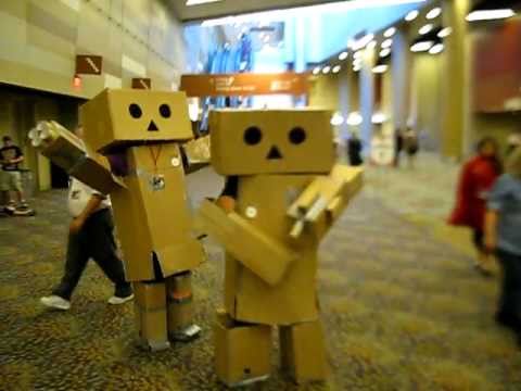 Cardboard Box Robot 'Danbo' Dancing - YouTube