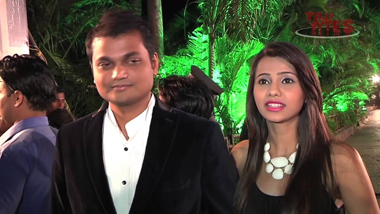 Vrinda Dawda Walks with Fiancé Bhavin Mehta on the Golden Carpet - YouTube