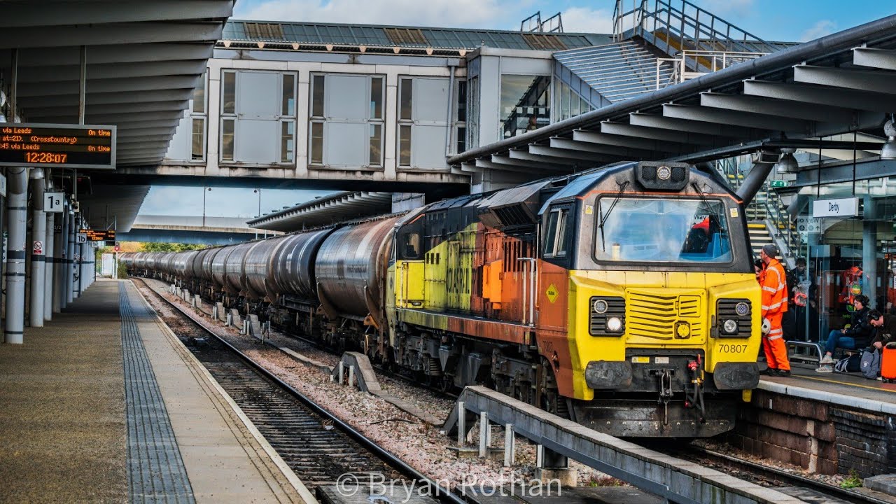 *Hellfire!* Colas Rail 70807 arrives and departs Derby 6M57 Lindsey to ...