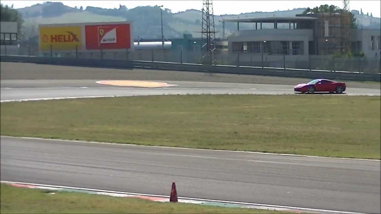 Ferrari 458 Italia DRIFT drifting sound Fiorano testtrack Maranello ...