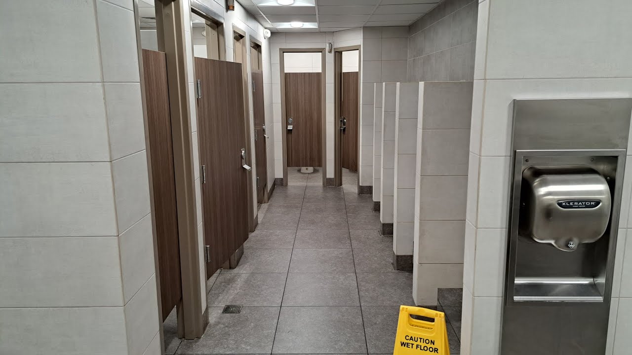 Pilot/Wendy's Men's Restroom - YouTube