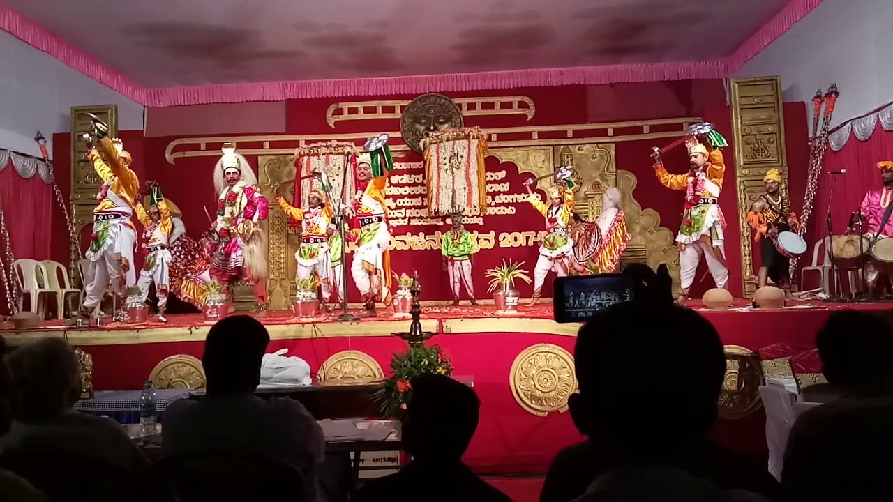 Folk dance Karnataka "Janapada Nruthyaa" pujaa kunitha , veergase ...