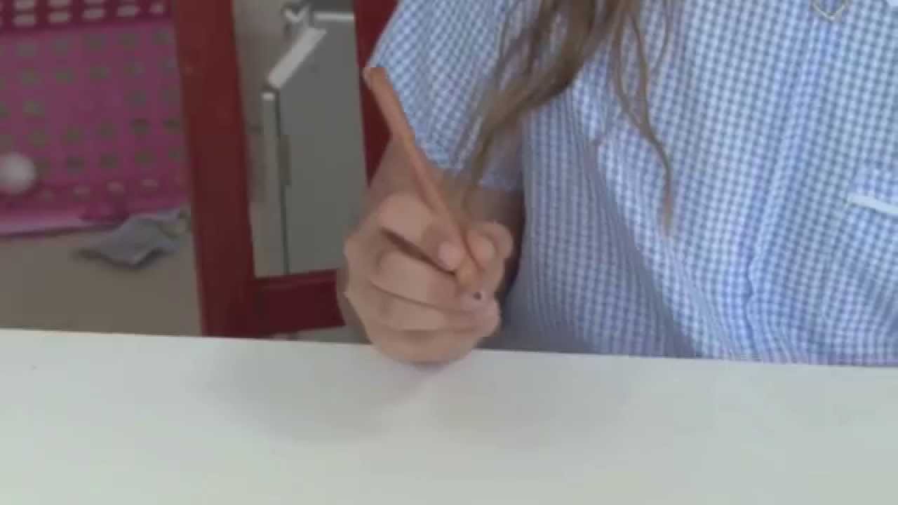 Handwriting advice: pencil trick for the perfect tripod grasp - YouTube