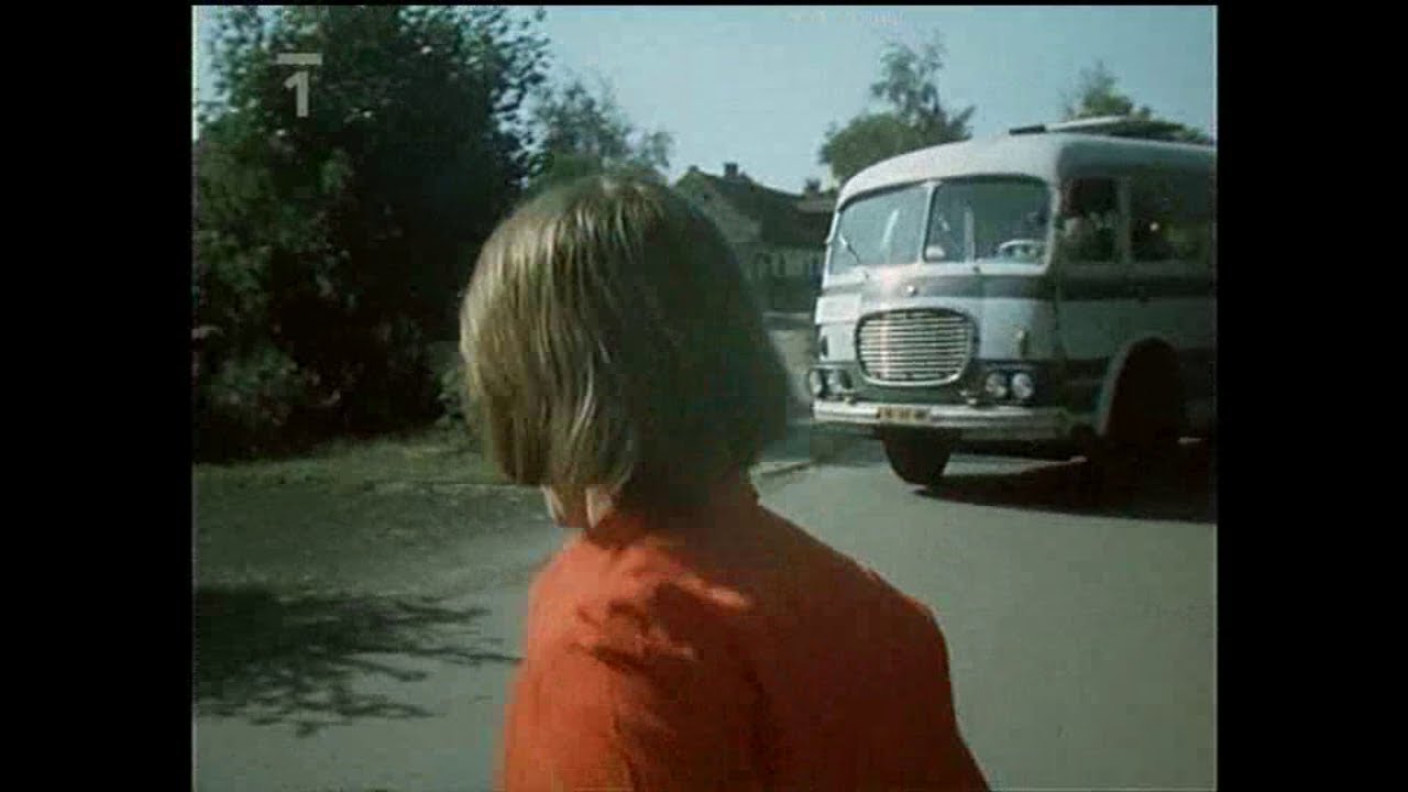 Modifikovaný autobus Škoda 706 RO a Škoda 706 RTO LUX vo filme Kdo je kdo - YouTube