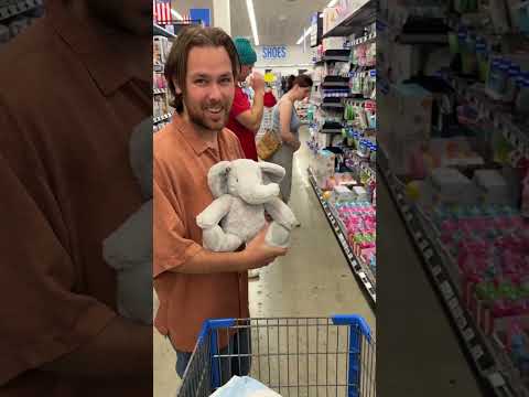 Struggling couple gets surprised by two kind brothers while shopping 💕